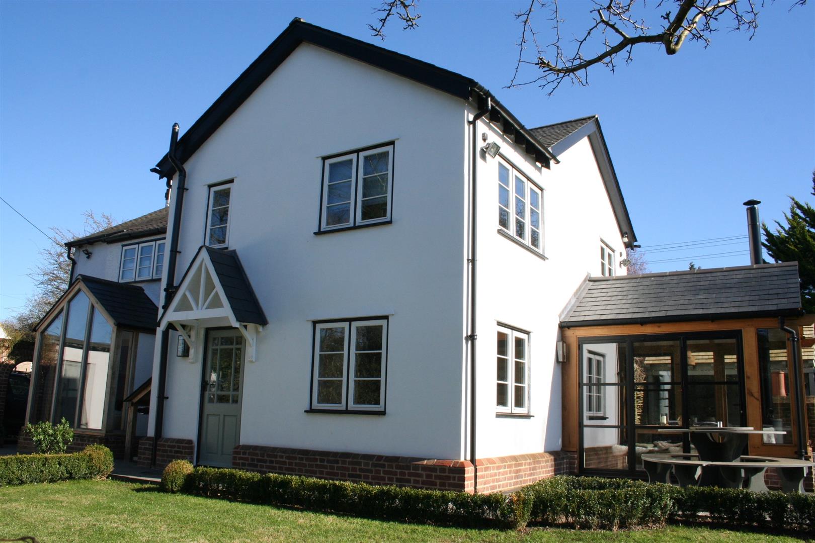 Sacombe Pound, Ware - Prestige & Village